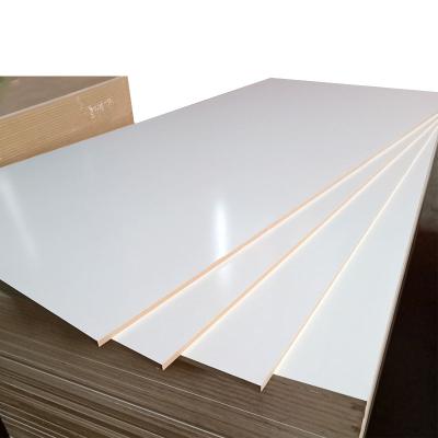 China 18mm UV Glossy White Melamine MDF Panel 1220x2440mm E1 Formaldehyde for Cabinet Doors for sale