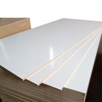 China 18mm UV Glossy White Melamine MDF Panel 1220x2440mm E1 Formaldehyde for Cabinet Doors for sale