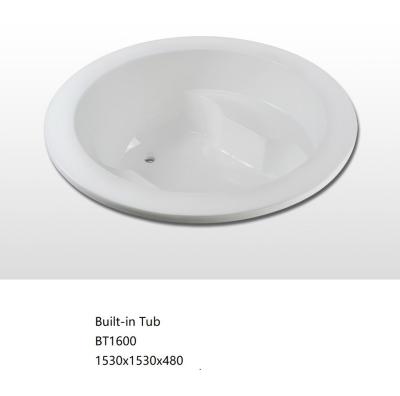 China Durable Using Circular Built-In Acrylic Bathtub Easier Cleaning White Color for sale