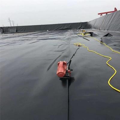 China GB/ASTM GRI-GM13 Standard HDPE Geomembrane Welding Machine for Anti-Moisture Seepage for sale