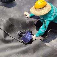 China Anti-Seepage HDPE Geomembrane Liner for Fish Shrimp Farm in Length of 50-200m per Roll for sale