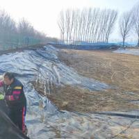 China Waterproof and Anti-Seepage HDPE Black Plastic Geomembrane Liner for Landfill Lakes 's for sale