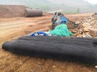 China Onsite Inspection 100kn Fiberglass Geogrid Coated Bitumen for Road and Bridge Pavement for sale