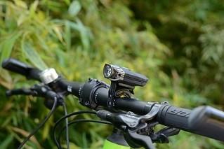 China 300lm USB Rechargeable Bike Headlight 80x30mm , 44mm Rechargeable LED Bicycle Lamp for sale