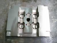 China Hardened Plastic Injection Molding Tooling For Parting Line Lock Insulation Plate for sale