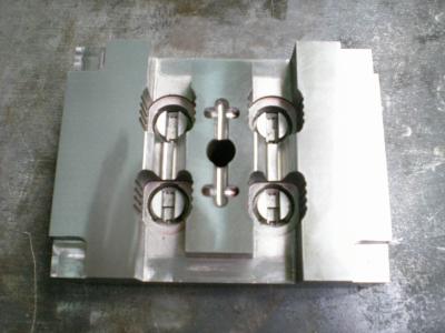 China Hardened Plastic Injection Molding Tooling For Parting Line Lock Insulation Plate for sale