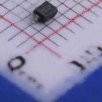 China Lead free halogen free Zener diode SMC BZT52B3V3S with SOD 323 molded plastic case and plated leads for sale