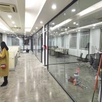 China 10mm-12mm Single Glass Partition Glass Wall Divider for sale