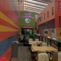 China Custom Creative Steel Container Living Solutions 20ft 40ft for sale