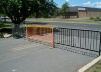 China Portable Removable Steel Crowd Control Barrier Flat Bridge Claw Feet 1.1x2.0m for sale
