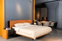 China Modern Luxury King Size Bed Set Italian Leather Upholstered Villa Bedroom Furniture for sale