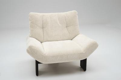 China Custom Luxury Single-Seater Sofa with Black Wooden Frame for Modern Living Space 120cm for sale