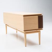 China Custom Light Wood TV Cabinet with Leather Accent Doors, Modern Minimalist Low-Profile Media Console for Living Room for sale
