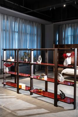 China Modern Dark Wood Open Display Shelf with Red Glossy Shelves, Multi‑Tier Freestanding Storage Rack for Living Room & Hotel Lobby for sale