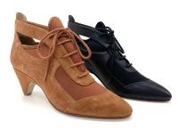 China Leather Synthetic Womens Footwears , Brown Chelsea Boots Flat Heel for sale