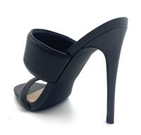 China Slick Looking Easy Slip-On Square-Toe Sandals With Cushioned Straps for sale