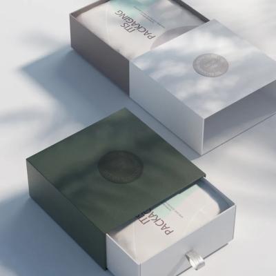China Custom Bracelet 157gsm Art Paper Gift Jewelry Packaging Box With Logo for sale