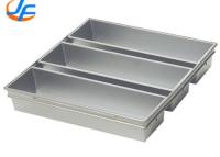 China RK Bakeware China-Chicago Metallic 4 Straps Glazed Cinnamon Package Roll Bread Pan for sale