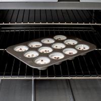 China RK Bakeware China-Chicago Metallic Mini Crown Muffin Pan Fda Aluminium Tray For Cake for sale