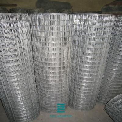 China Galvanized Wire Mesh Fence Rolls Plain Weave 0.7mm Wire Diameter Lightweight for sale