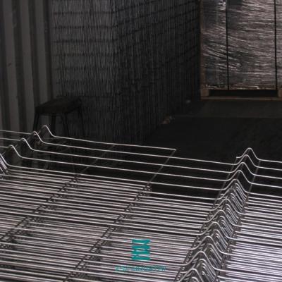 China 2500mm Width Galvanized Fence Panels Metal Wire Mesh Fencing 4.8mm Wire Diameter for sale