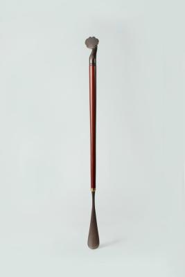 China Extra Long Handle Brass Shoe Horn Sturdy Useful 37mm 600mm OEM Support for sale