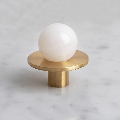 China Brass kitchen Cabinet Knobs And Pulls Brass Dresser Drawer Door Knob Handle for sale