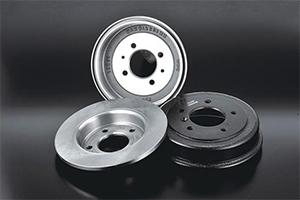 China Premium Grey Cast Iron Brake Discs with 10kg Single Weight and Green Sand Horizontal Line Casting for Automotive Applications for sale