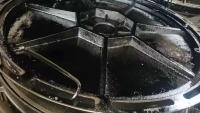 China Heavy Duty Cast Iron Manhole Cover with Anti-Slip Surface and Pressure Resistant for Road Drainage Casting for sale