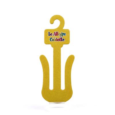 China 3.5mm Thick Kraft Paper Sandal Hangers Water Resistant Scratch Free Eco Friendly Display for sale