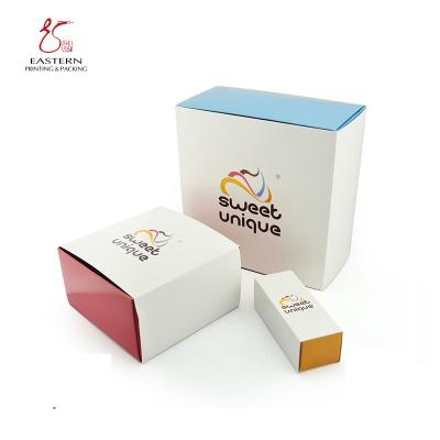 China Custom 350gsm Cardboard Cake Packaging Boxes Food Grade Eco Friendly Foldable for sale