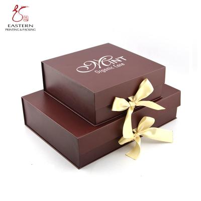 China Panton Colors Square Cardboard Gift Boxes With Silk Ribbon for sale
