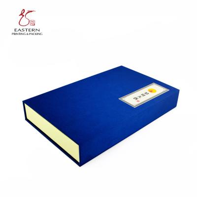 China Custom Recyclable Hard Cardboard Gift Box with Magnetic Lid 4C CMYK Printing for sale