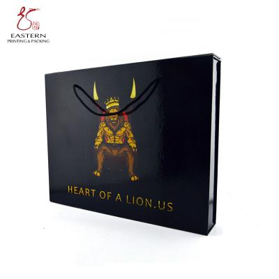 China Custom Pantone Printing Hard Cardboard Gift Boxes With Handles for sale