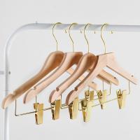 China Notched Suit Wooden Hangers 44.5x23cm Non Slip Hotel Guest Room Supplies for sale