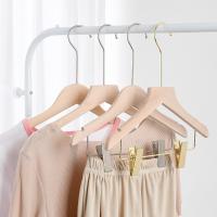 China Notched Suit Wooden Hangers 44.5x23cm Non Slip Hotel Guest Room Supplies for sale
