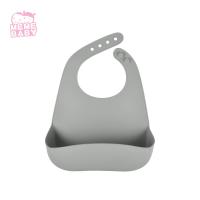 China Heart Shape Baby Feeding Silicone Catch Bib Non Toxic Soft Washable for sale