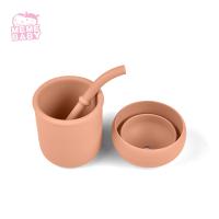 China Cute Cake Shape Silicone Sippy Cup Eco Nodic Christmas Kids Dinner Gift Set for sale