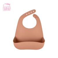 China Heart Shape Baby Feeding Silicone Catch Bib Non Toxic Soft Washable for sale
