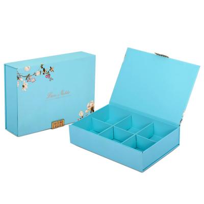 China Custom Luxury Moon Cake Mooncake Gift Box Packaging With 6 Compartments for sale