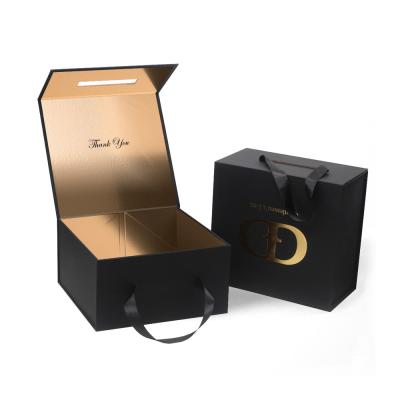 China Personalized Magnetic Foldable Gift Box Packaging With Handles for sale