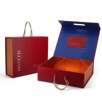 China Personalized Magnetic Foldable Gift Box Packaging With Handles for sale