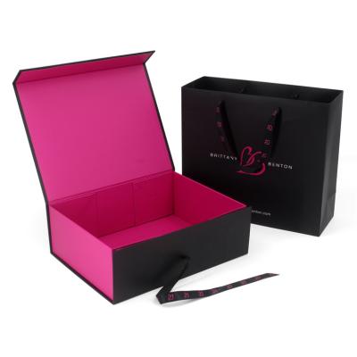 China Luxury Rigid Custom Logo Paper Packaging Gift Box And Bag for sale