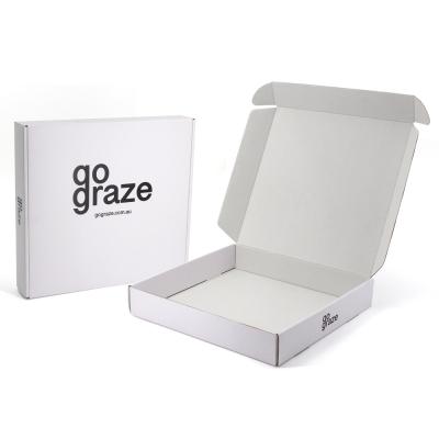 China Custom Logo Luxury Paper Packaging Shipping Boxes For Clothes Business for sale
