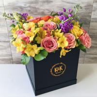 China Custom Logo Printed Luxury Rigid Cardboard Square Flower Arrangement Box for sale