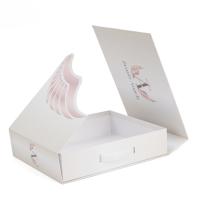 China Custom Cardboard Large Gift Box With Magnetic Closure And Plastic Handle for sale
