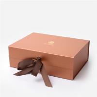 China Luxury Magnetic Paper Folding Gift Box Embossing And Debossing for sale