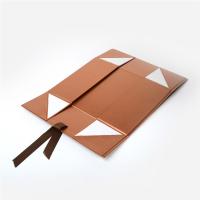 China Luxury Magnetic Paper Folding Gift Box Embossing And Debossing for sale
