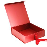 China Custom Printing Large Size Folding Christmas Eve Hamper Magnetic Gift Packaging Box With Ribbon for sale