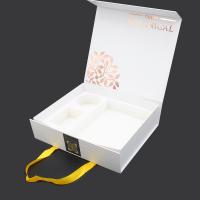 China Factory Wholesale Custom White Hampers Gift Set Packaging Box With Insert Handle for sale